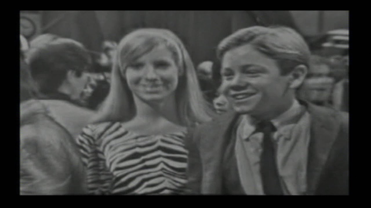 American Bandstand 1960s Dancer Debbie Sewell - YouTube