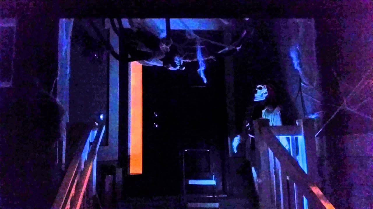 Halloween pneumatic lunging spider, Jimmy Fallon, - YouTube