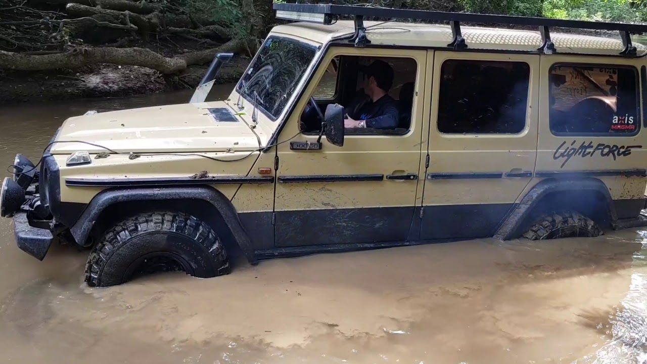 Mercedes g (w460) mud hole - YouTube