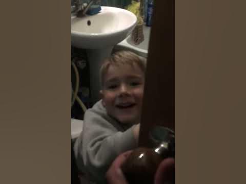 Соловей на унитазе )))) - YouTube