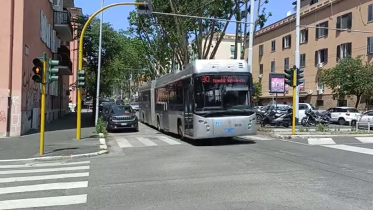 Le Trolleybus de Rome: la ligne 90 - YouTube