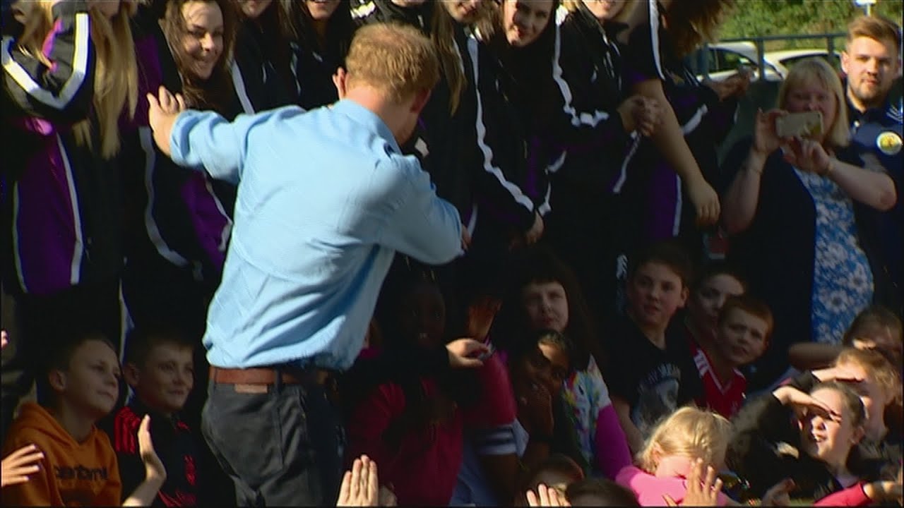 Can you dab? Let Prince Harry show you how - YouTube