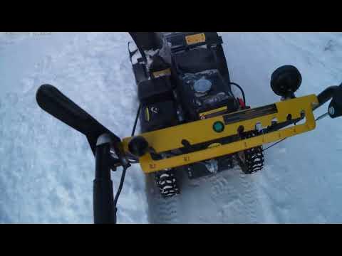 чистим снегоуборщиком - YouTube