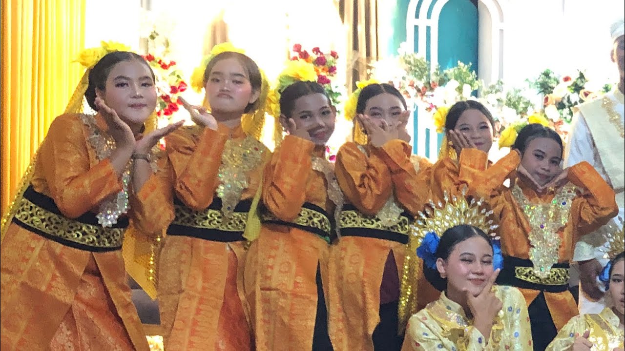 Tari nona Singapura - YouTube