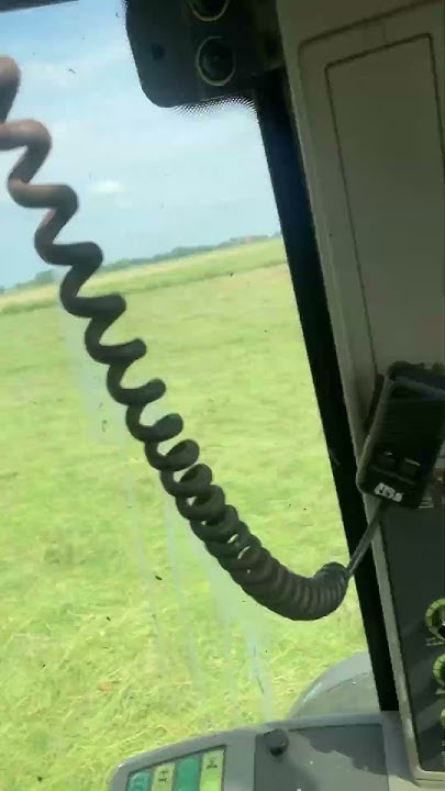 Lekker op de trekker gras schudden 😎🚜💫 - YouTube