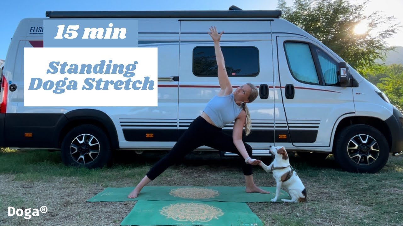 Doga® - Yoga mit Hund l 15 Minuten Standing Doga Stretch - YouTube