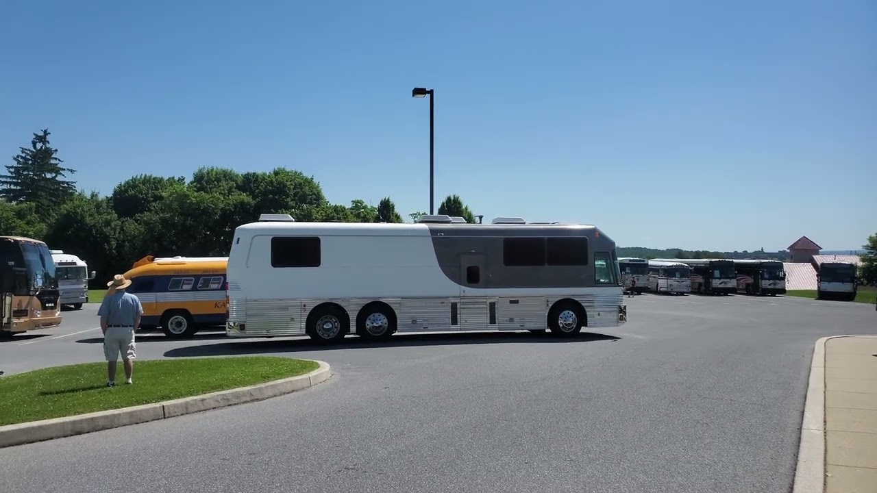 Silver Eagle Bus Conversion arrives at The Museum of Bus Transportation ...