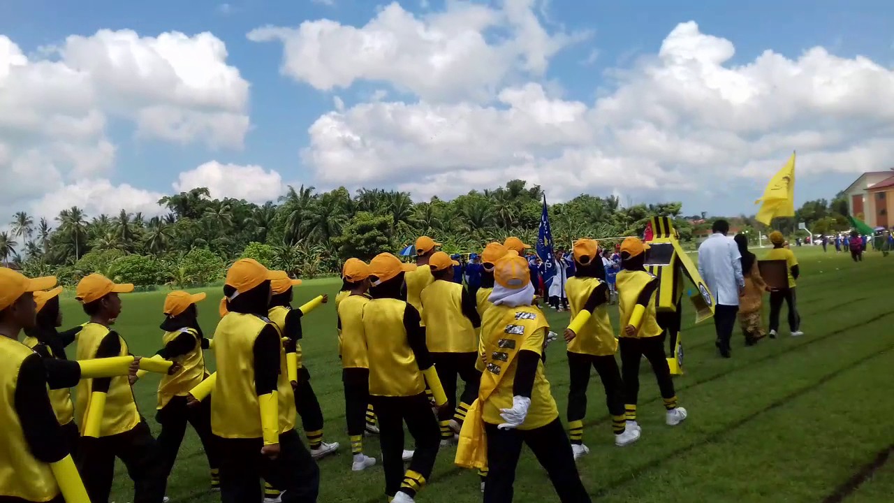 Perbarisan lintas hormat Rumah Kuning 2017 (Smk Merpati) - YouTube