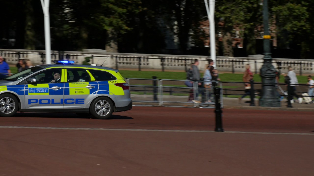 Uk Police car responding - 4K ROYALTY FREE VIDEO - YouTube