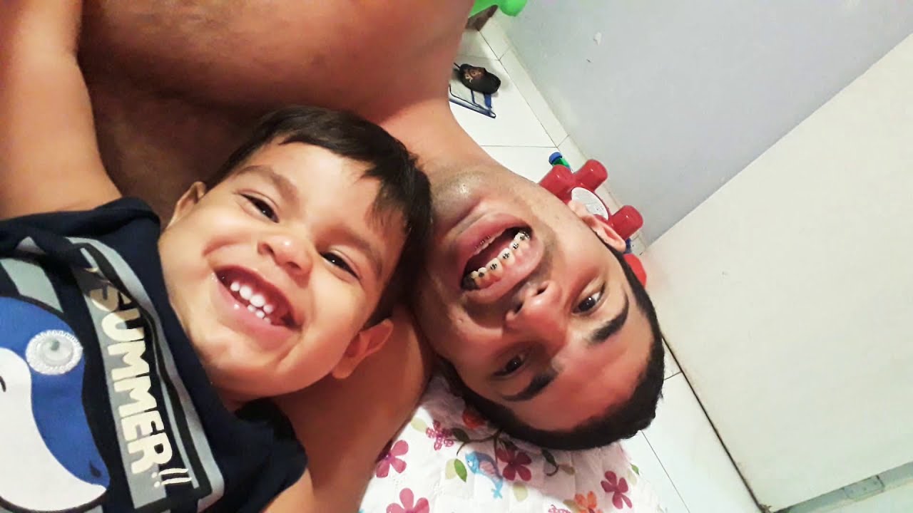 Bebê youtuber - YouTube