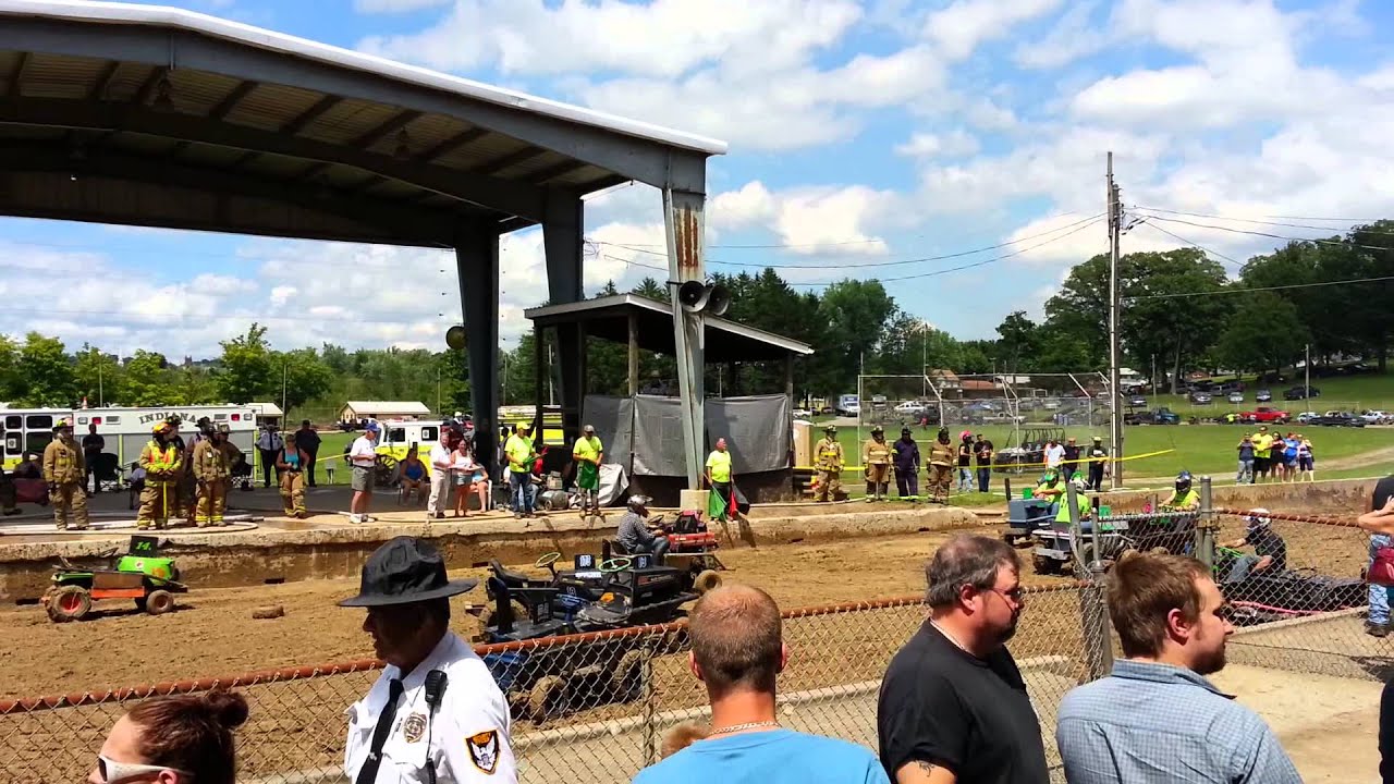 4th of July tractor derby - YouTube