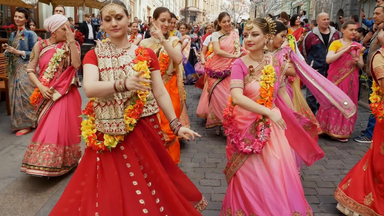 Hare Krishna kirtan - best kirtan hare Krishna Mantra - kirtan song ...