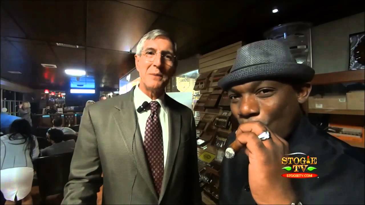 Davidoff Cigars: featured at Mikes Cigar lounge in Miami - YouTube