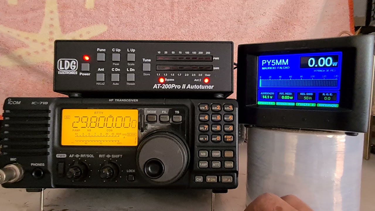 ICOM IC718 + LDG AT 200 PRO II - YouTube