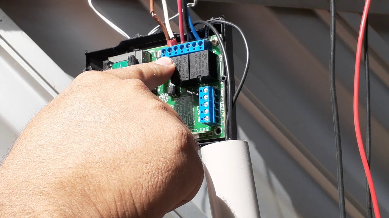 Capacitores estourando - YouTube