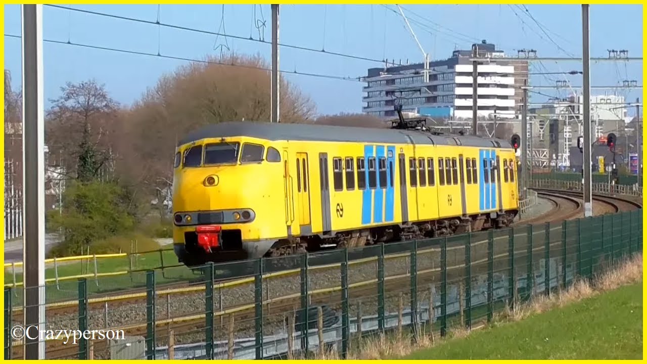 NS Trein Mat'64 (876) in Vlaardingen naar Hoek van Holland! - YouTube