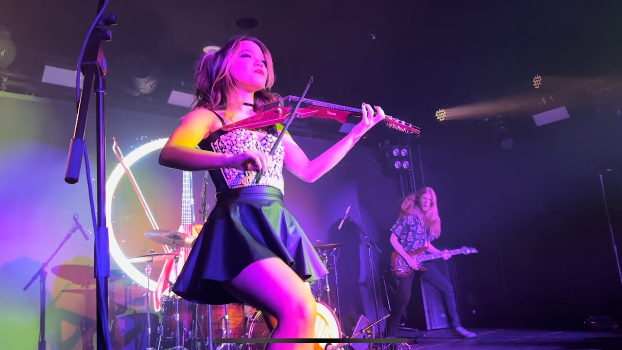 Lunar - just a taste from Mia x Ally live in Toronto at Annabel's ...