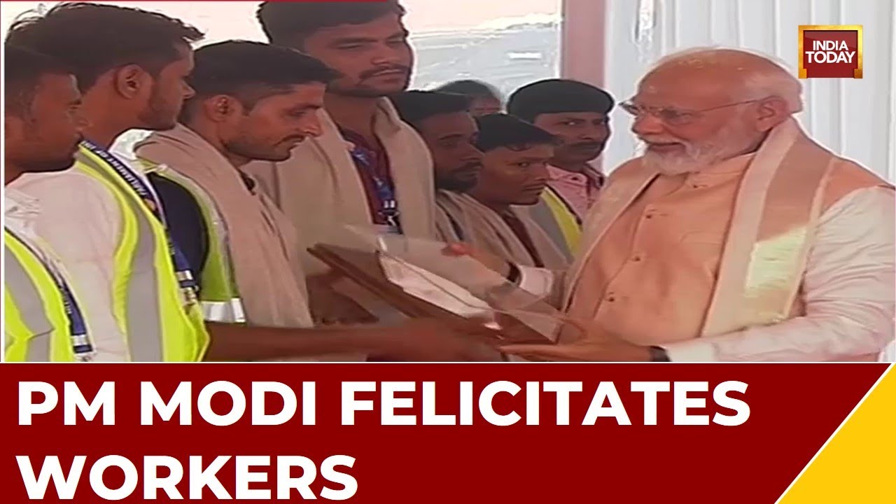 PM Modi Interacts With Workers Of The New Parliament | Honoured And ...