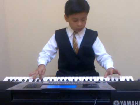 zahir tocando cumpleanos a su papito