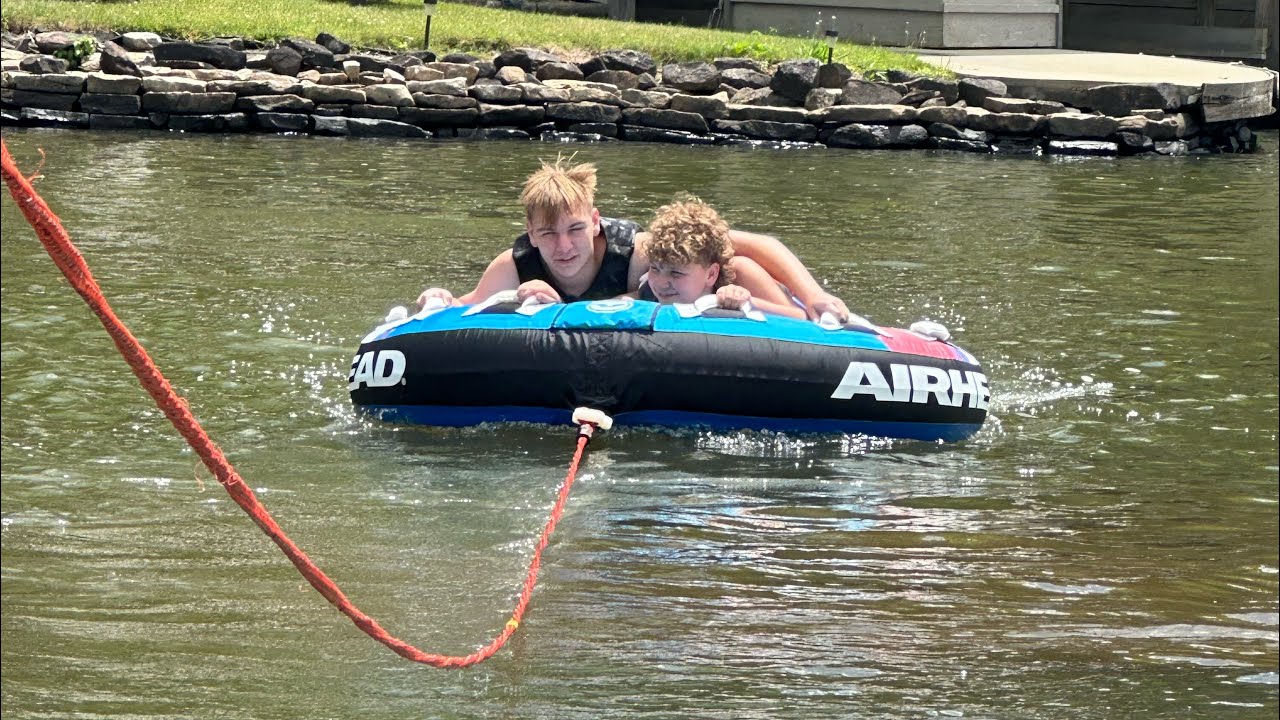 Falling off tube on the lake - YouTube