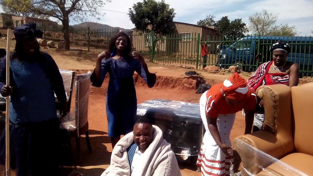 Umhlambiso by lady Bishop kunene to her husband - YouTube