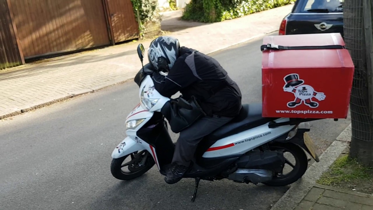 Pizza delivery rider sleeping on his moped (London, UK). - YouTube