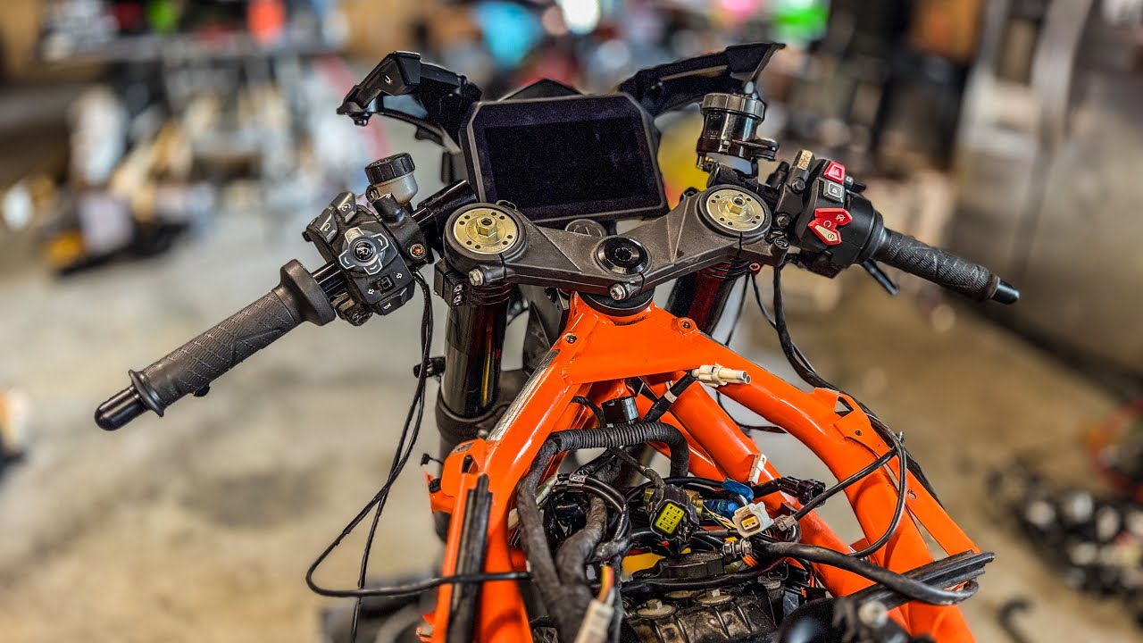 THE 3RD GEN SUPERDUKE SWAPPED RC8 GETS WIRING HARNESS, FAIRING STAY ...