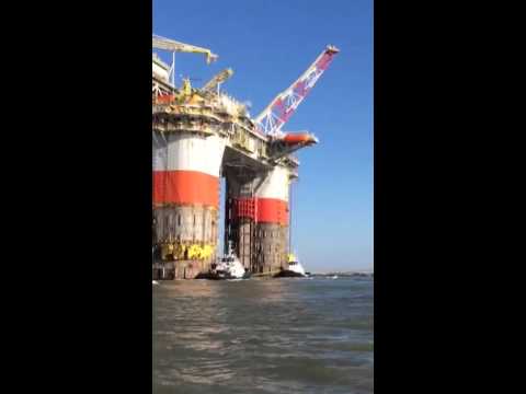 Oil rig out of Port Aransas - YouTube