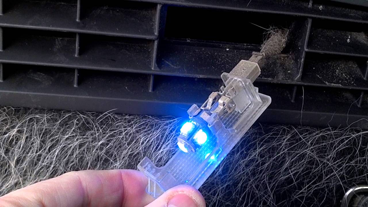 How to replace the boot light in a 2008-2010 mini clubman - YouTube