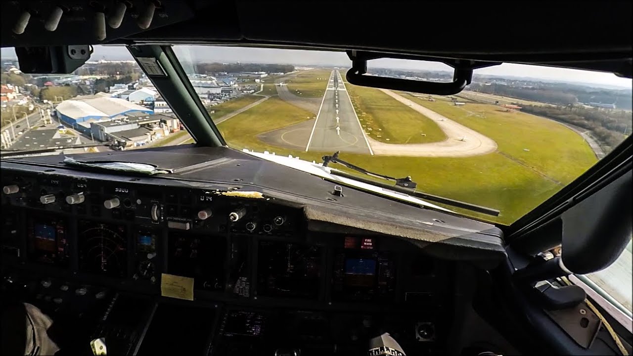 Boeing 737-800 Cockpit Landing at Brussels Charleroi - YouTube