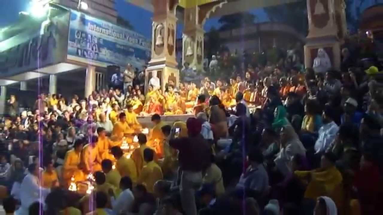Cerimonia del fiume Gange India - India's River Ganges ceremony - YouTube