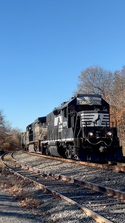 NS 5279 GP38-2 leads NS K76 through Piscataway w/ an Awesome Sounding Leslie RS3L! - YouTube