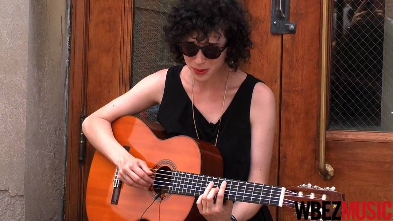 St Vincent performs Actor Out of Work in an L session - YouTube