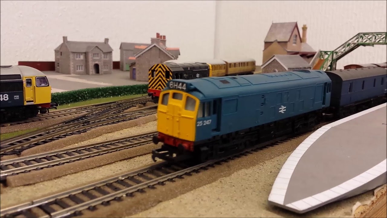 Hornby R068 BR Twin Motored Class 25 Locomotive No 25247 BR Blue Small ...