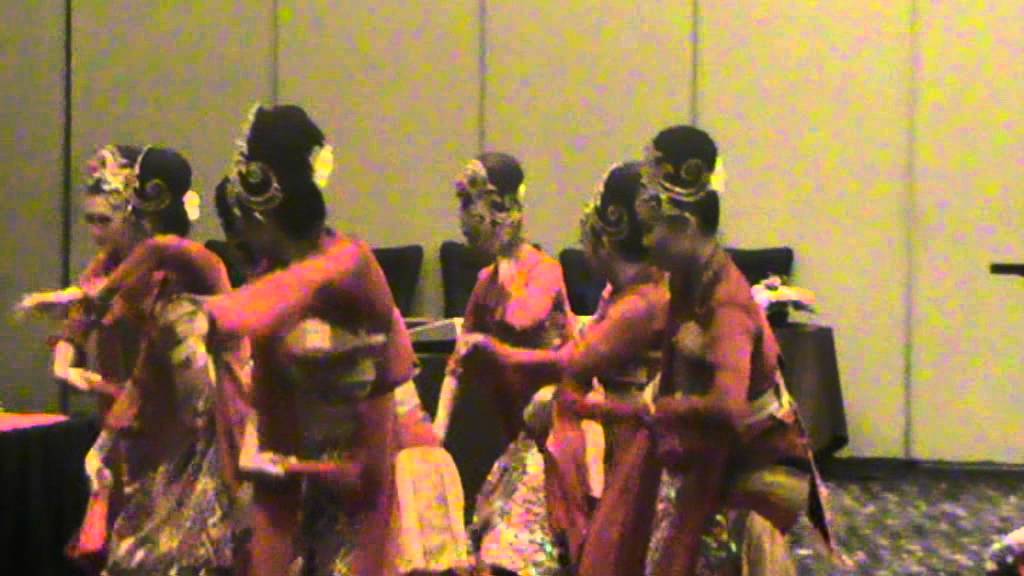 Performance Jaipong Dance Traditional From West Java - YouTube