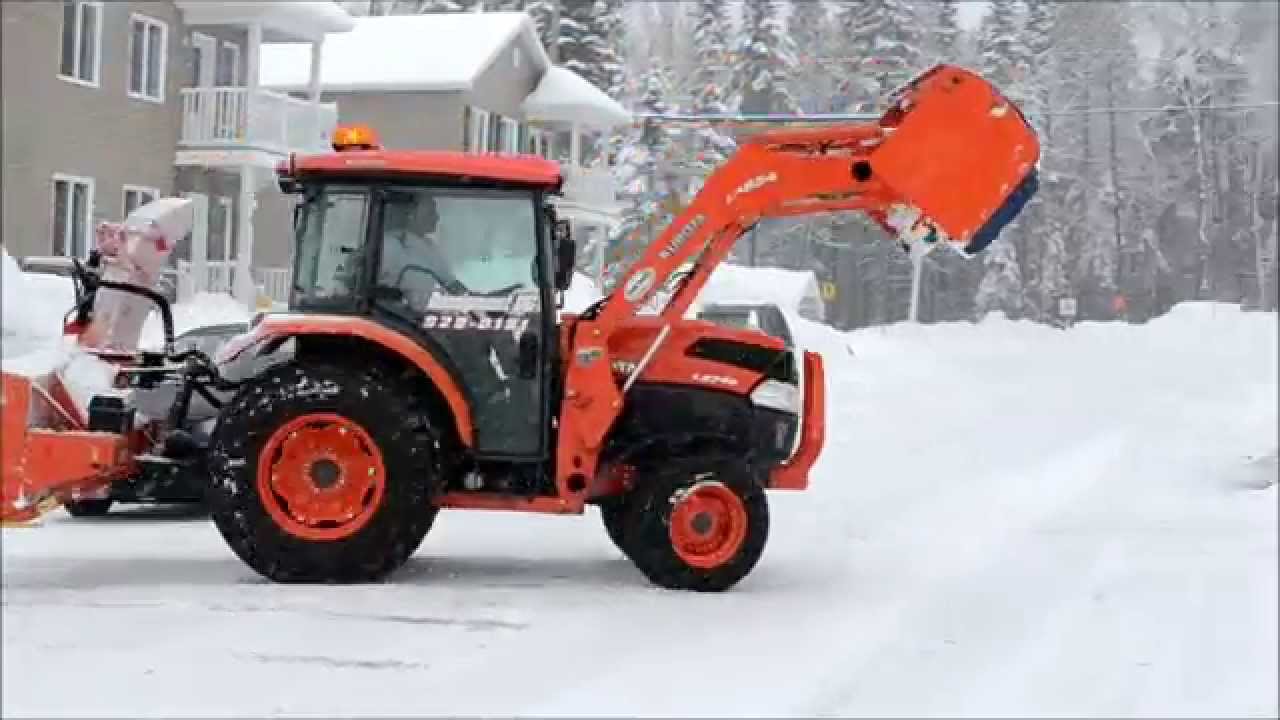 Kubota L5740 Deneigement - Kubota Tractor VS Quebec snow - YouTube