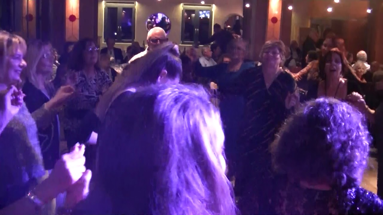 ΚΟΠΗ ΒΑΣΙΛΟΠΙΤΑΣ και ΧΟΡΟΣ ΠΟΛΥΦΩΝΙΚΗΣ ΧΟΡΟΔΙΑΣ Μυτιλήνης, Βιντεο 9ο ...