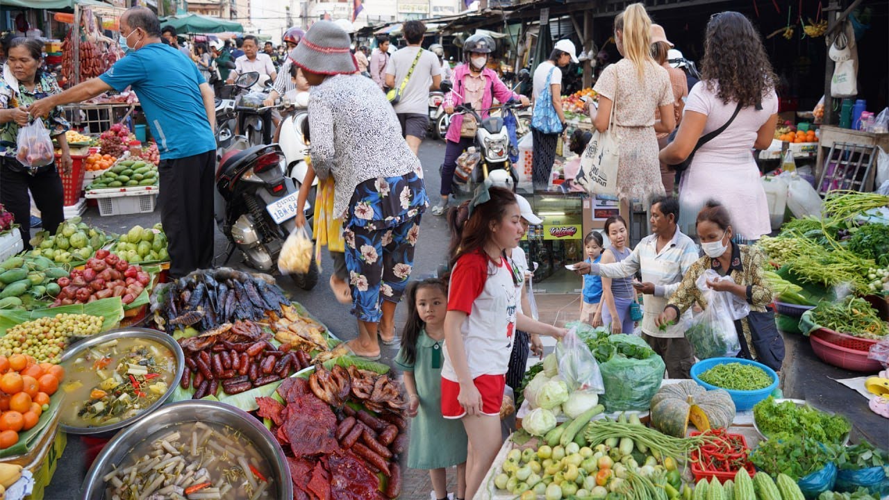Cambodian Evening Street Market Show - Daily Activities of Khmer People ...