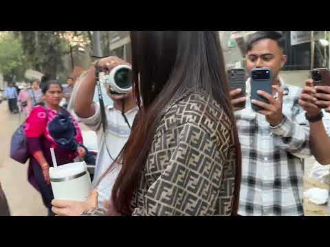 Jacqueline Fernandez was seen in Bandra today. She looked stylish and relaxed.