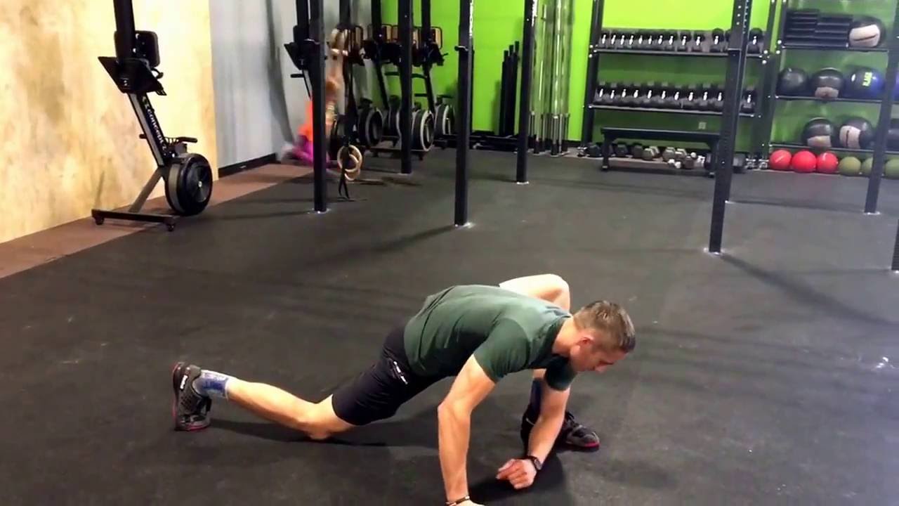 Walking Lunge with Elbow Drop - YouTube