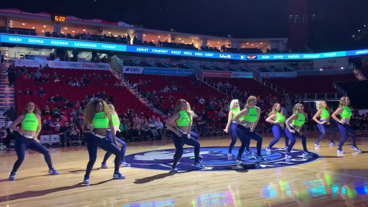 Iowa Wolves Dancers “Joanna” 12/13/19 - YouTube