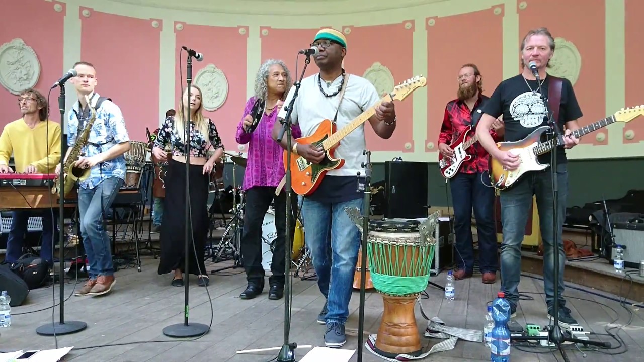 Everyday People band - Agatha - Basile Maneka - YouTube
