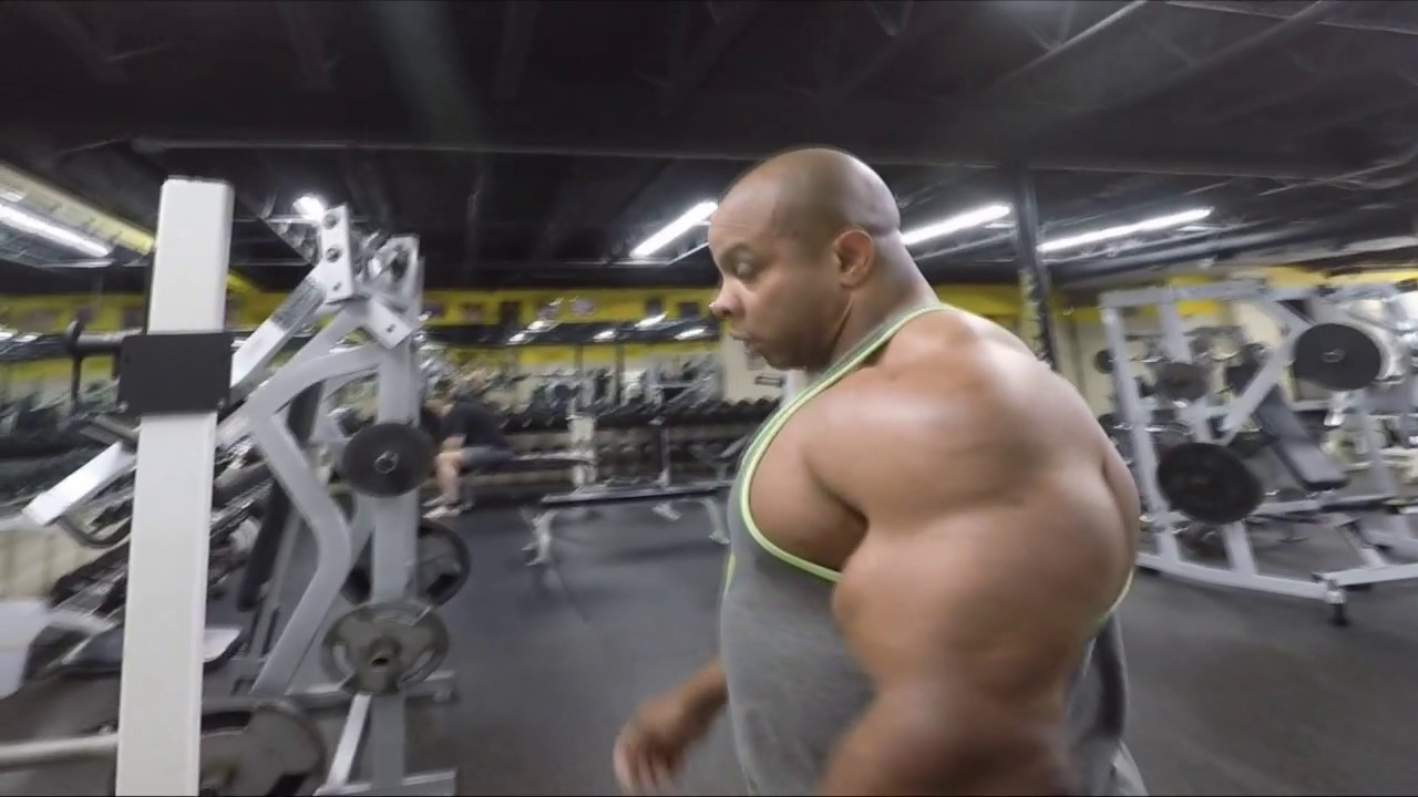 Bodybuilding Motivation: Johnathan Lee Johnson Pumping Up - YouTube