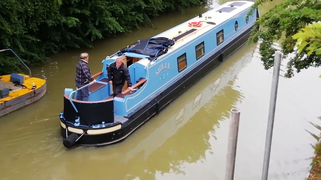 Ovation Boats, Molly's first adventure - YouTube