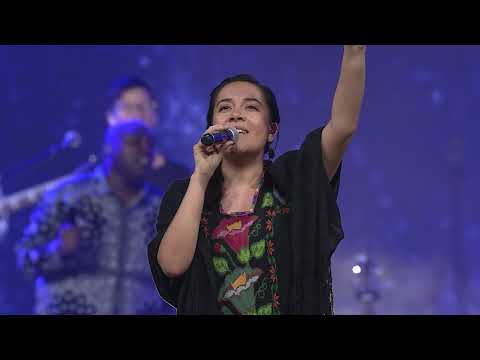 Al Que Está Sentado en el Trono l Melissa Olachea & urbana Worship (Live @ Urbana 18 Conference)