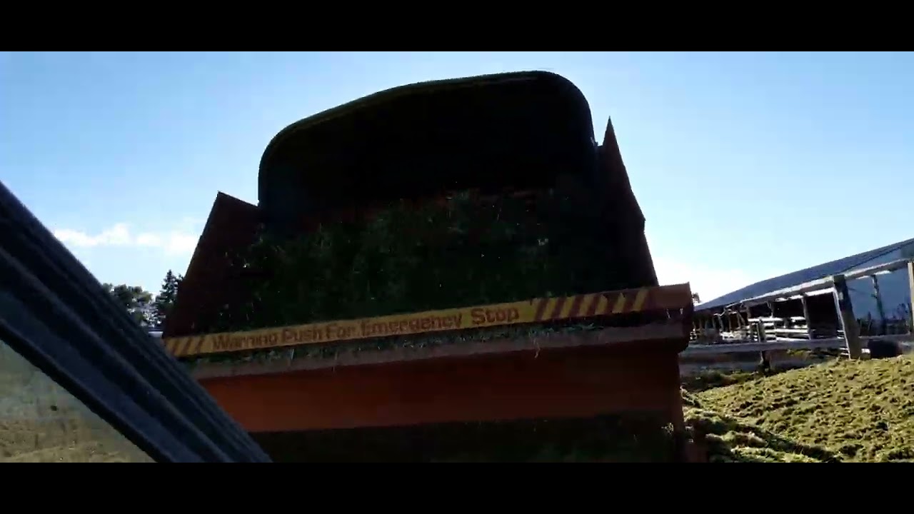 LS MT3 52 unloading forage wagon - YouTube
