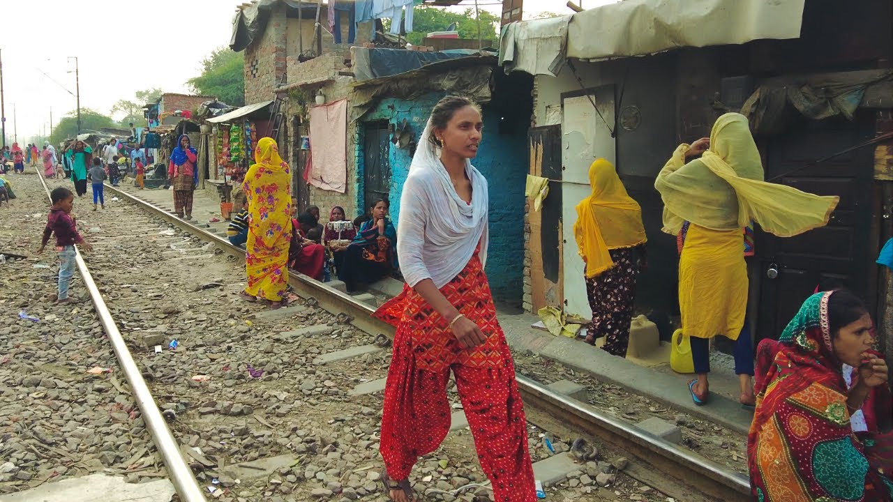 Walking Delhi Slum | Wazirpur railway track | Delhi-India 4K tour - YouTube