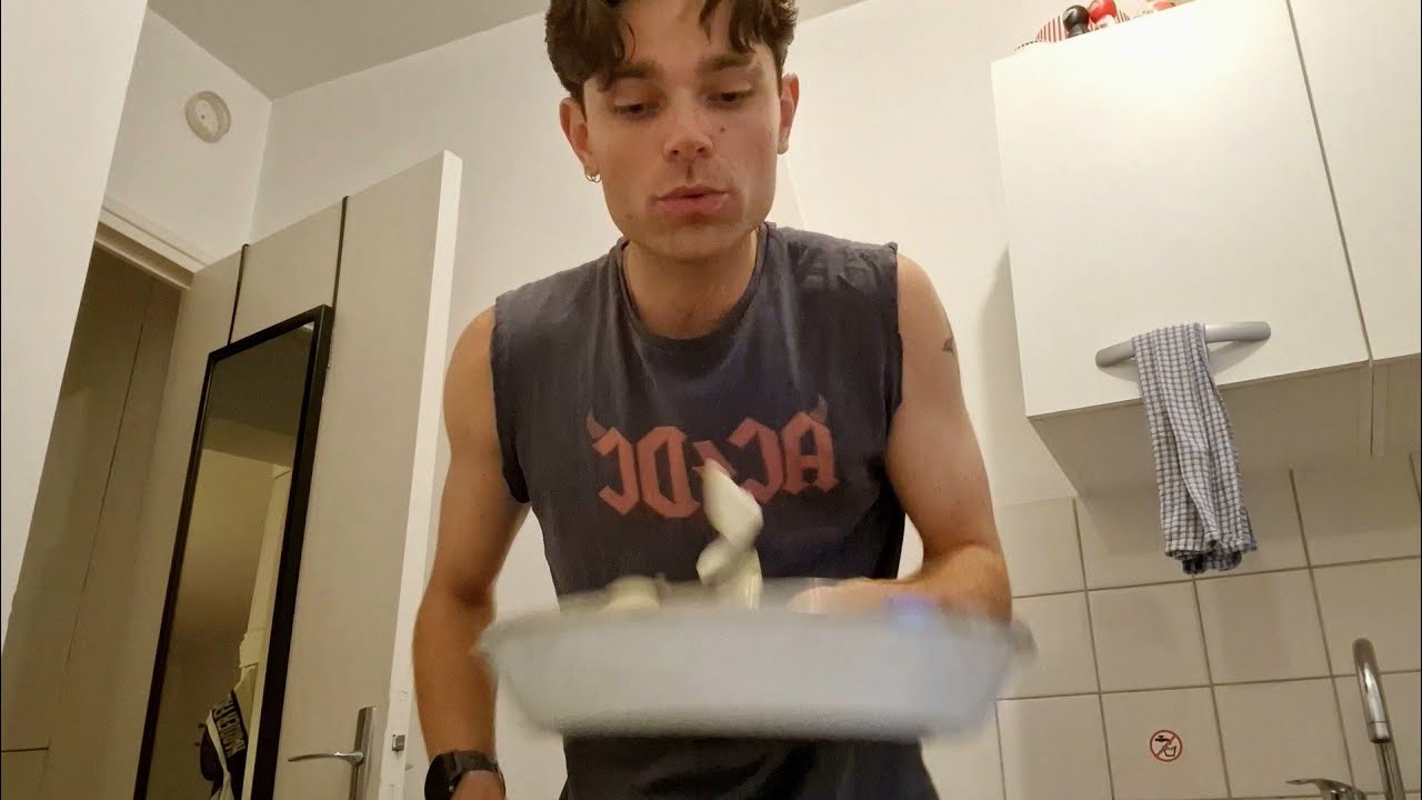 ce mec prépare un pad Thaï en moins de 6min - YouTube
