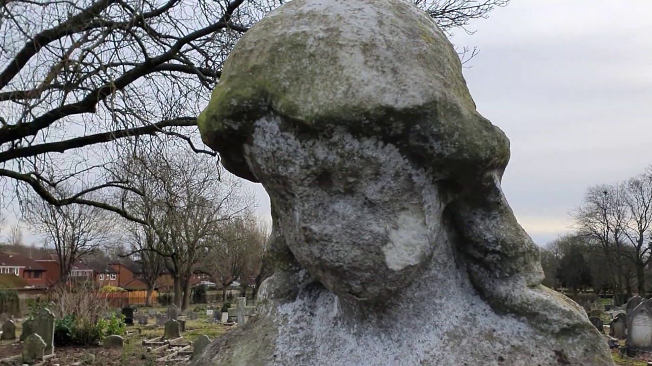 The faceless Angel of Yardley Cemetery - YouTube