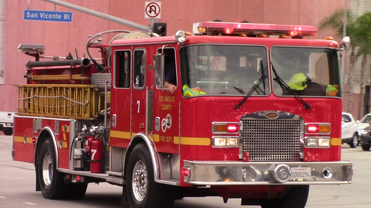 LACoFD Engine 7 (reserve) & McCormick Ambulance 1201 Transporting - YouTube